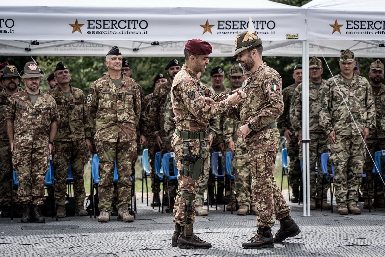 La Folgore assume il comando della missione NATO eVA in Ungheria ...