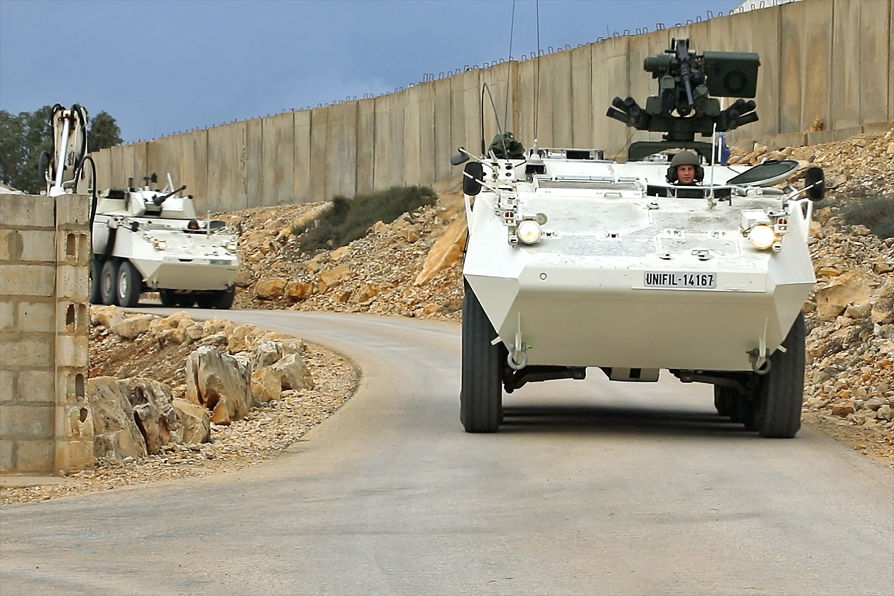 Libano, base italiana colpita: 4 feriti