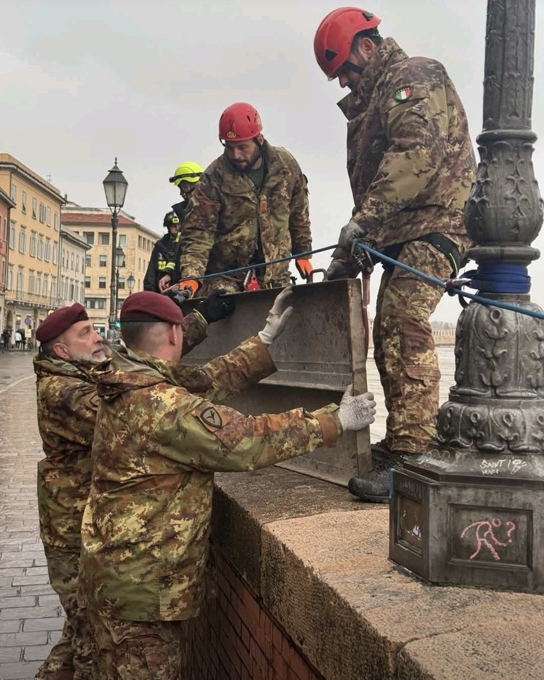 Folgore in azione a Pisa